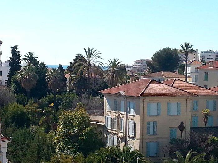 Appartement à louer - Croix des Gardes, Cannes - 1 pièce