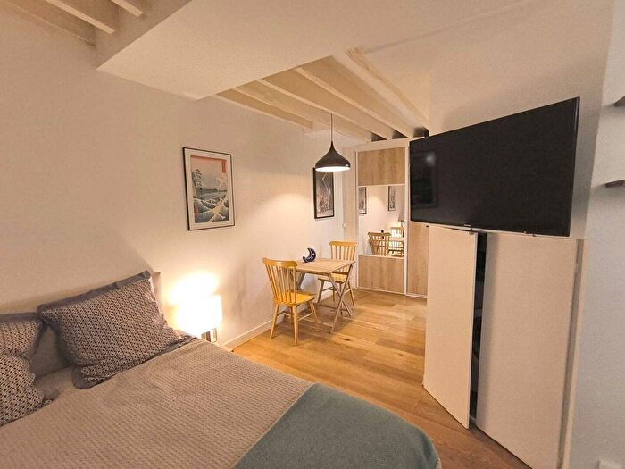 Appartement à louer - Montmartre, Paris ème arrondissement - 1 pièce