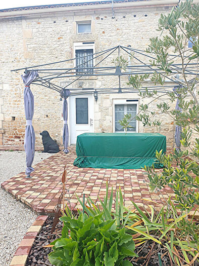 Maison à vendre - Aigre - 8 pièces - 4 chambres