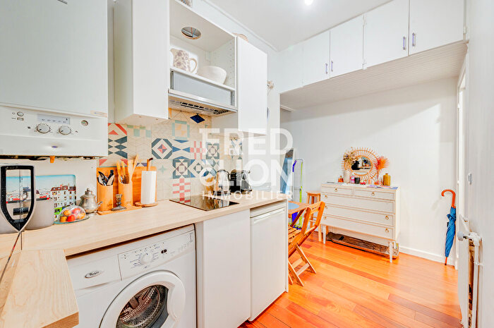 Appartement 1 pièce à Paris 15ème, Violet, Commerce, à vendre
