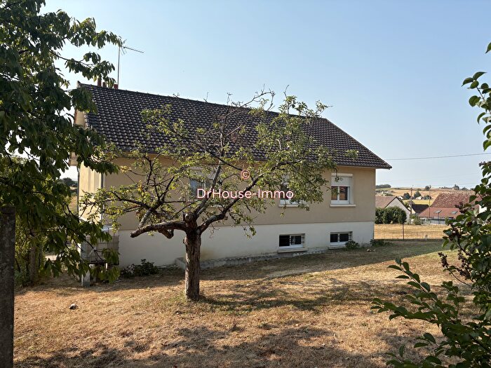 Maison 4 pièces à Oyré, à vendre