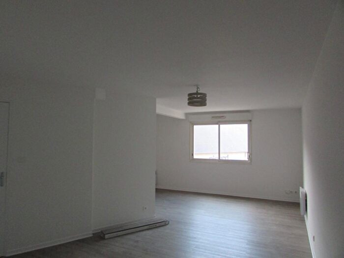 Appartement à louer - Guingamp - 6 pièces - 2 chambres