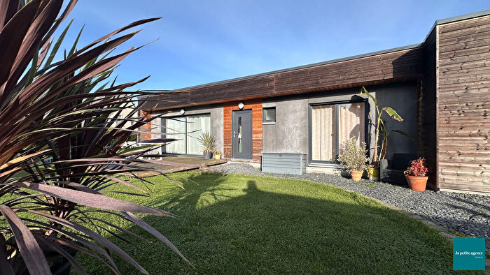 Maison à vendre - Saint-Laurent-de-Condel - 6 pièces - 3 chambres