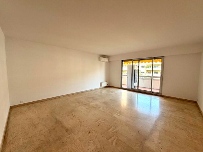 Appartement à louer - Nice, Saint-Sylvestre - 4 pièces - 3 chambres