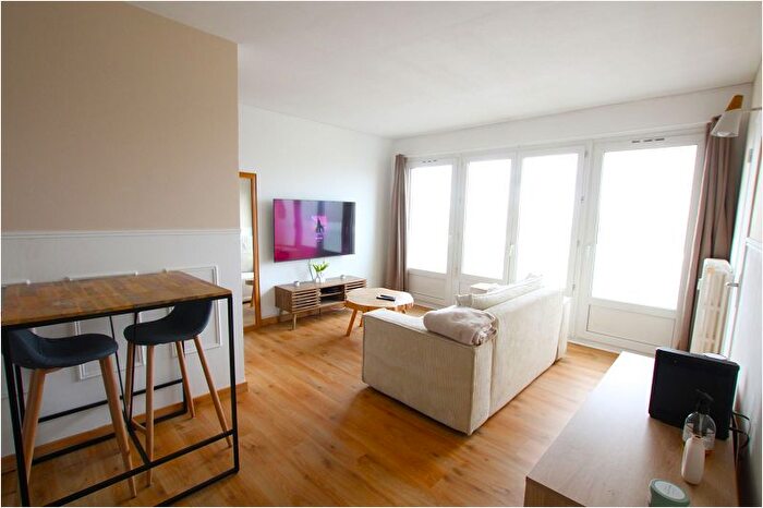 Tourcoing, Brun Pain, Francs, Clinquet : Appartement 3 pièces à louer