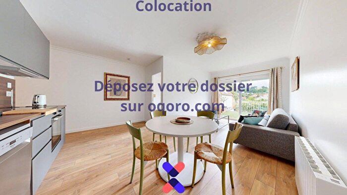 Centre-Bourg, Saint-Genis-Laval : Appartement 4 pièces à louer