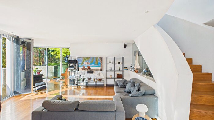 Maison à vendre - Hendaye, Ville - 8 pièces - 6 chambres