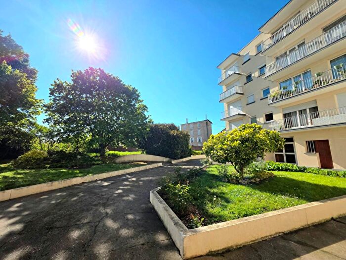 Achères, Centre-ville, Cité de la Barricade : Appartement 4 pièces à vendre