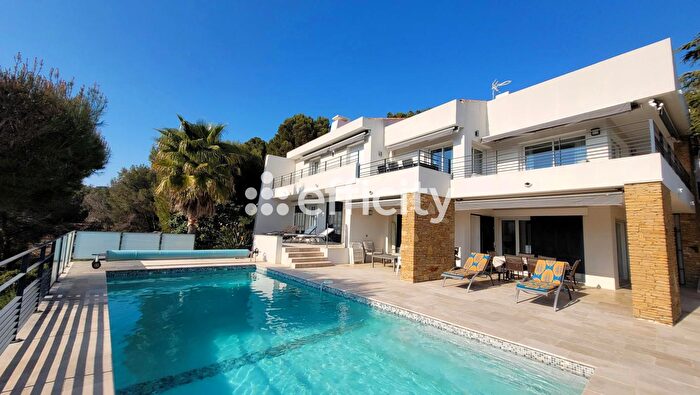 Maison à vendre - Bandol - 7 pièces - 5 chambres