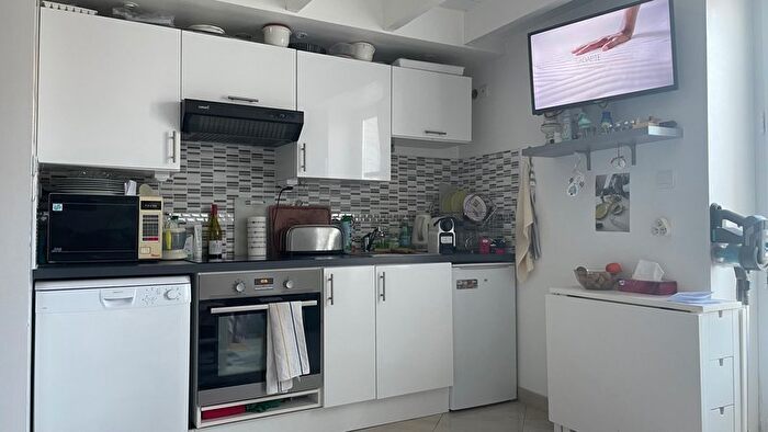 Appartement à louer - Marseille e , Pont de Vivaux - 2 pièces - 1 chambre