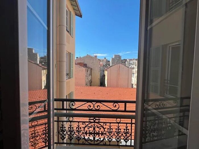 Appartement à louer - Nice, Médecin - 1 pièce