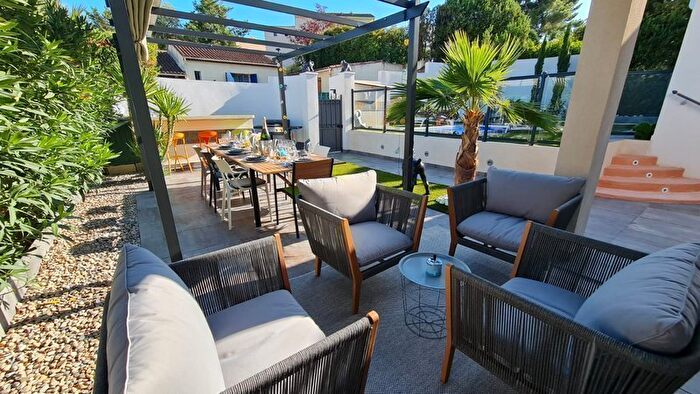 Maison à louer - Marseille e , Les Trois Lucs - 5 pièces