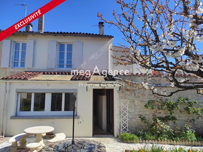 Maison à vendre - Saint-Jean-dAngély - 5 pièces - 3 chambres