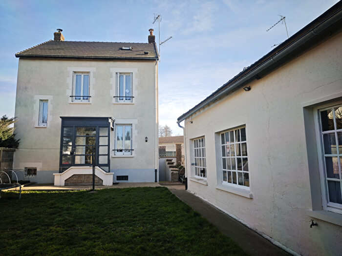 Maison à vendre - Cercy-la-Tour - 6 pièces - 4 chambres