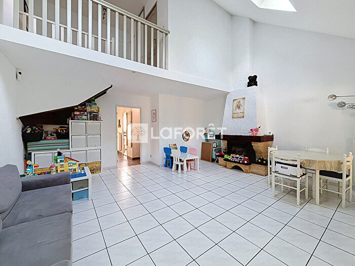 Savigny-le-Temple, Plessis la Forêt : Maison 5 pièces à vendre