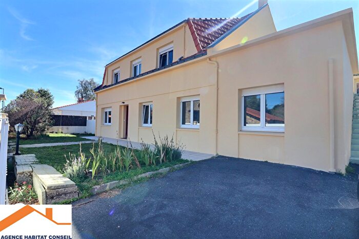 Maison 9 pièces à Belleville-sur-Vie, à vendre