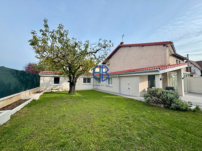 Maison à vendre - Saint-Priest, Village - 5 pièces - 4 chambres