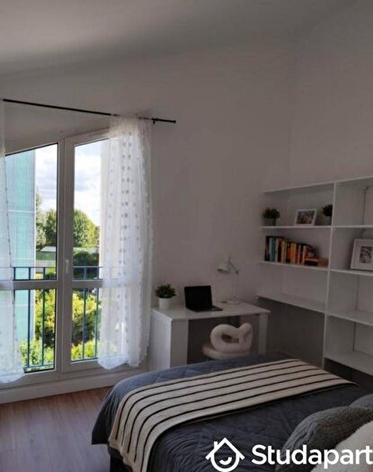 Appartement à louer - Ville Nouvelle-Centre Est, Noisiel - 1 pièce - 5 chambres