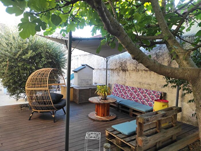 Maison à vendre - Vénissieux, Gabriel Peri - 4 pièces - 3 chambres