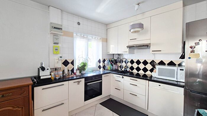 Maison à vendre - Champs-sur-Marne, Centre-ville - 4 pièces - 2 chambres