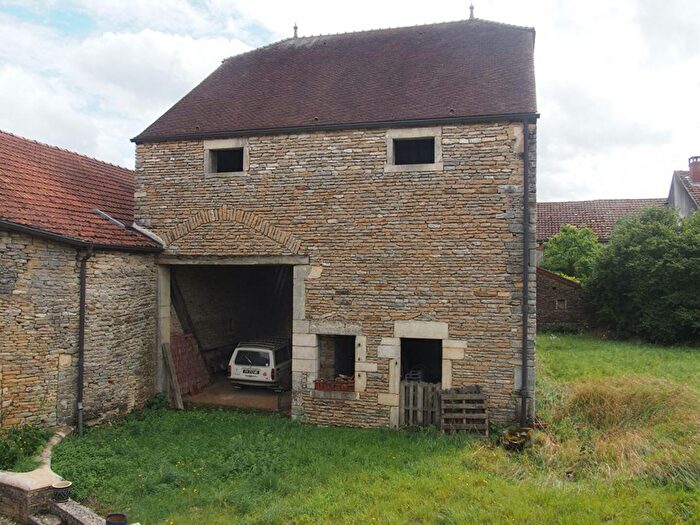 Maison à vendre - Pichanges - 7 pièces - 5 chambres