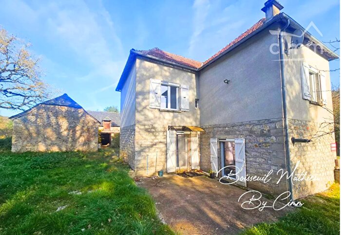 Maison à vendre - Saint-Amand-de-Coly - 5 pièces - 3 chambres