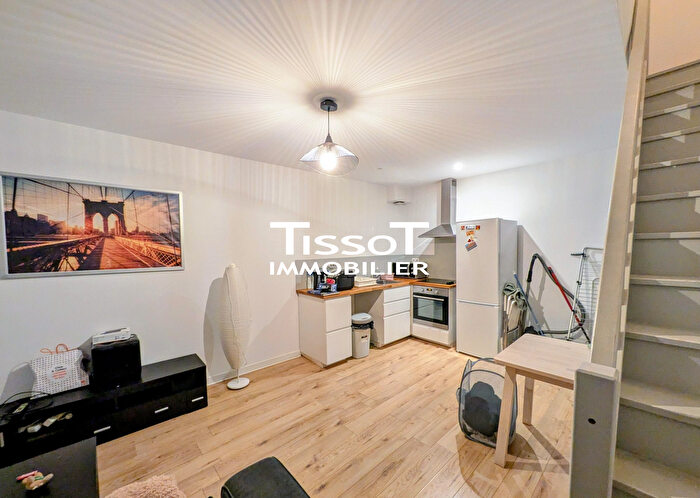 Appartement à louer - Nîmes, Carmes - 2 pièces - 1 chambre