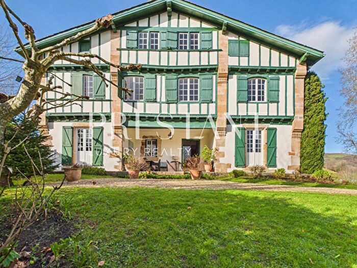 Maison à vendre - Sare - 14 pièces - 8 chambres