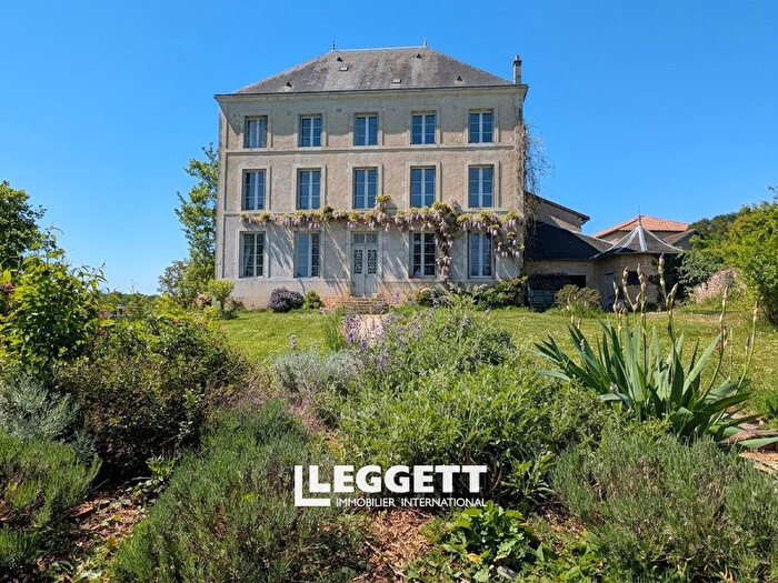 Maison 10 pièces à Sommières-du-Clain, à vendre