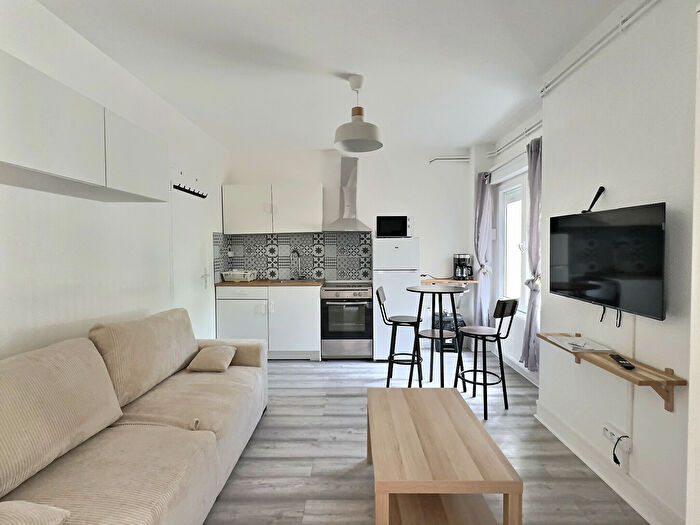 Saint-Cyr-l'École, Hôtel de ville : Appartement 1 pièce à louer