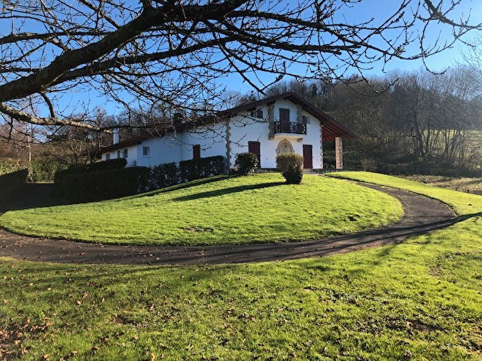 Maison à louer - Uhart-Cize - 6 pièces - 4 chambres