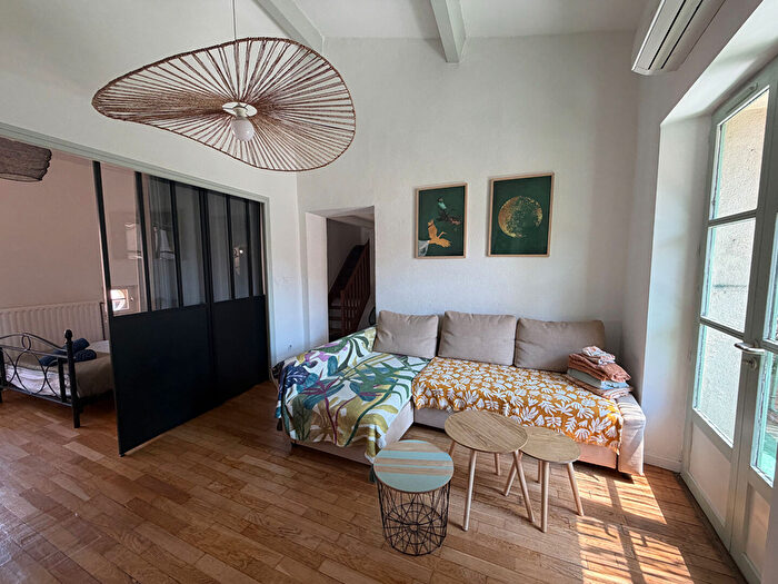 Appartement 3 pièces à louer - Nîmes, Ecusson, Arènes