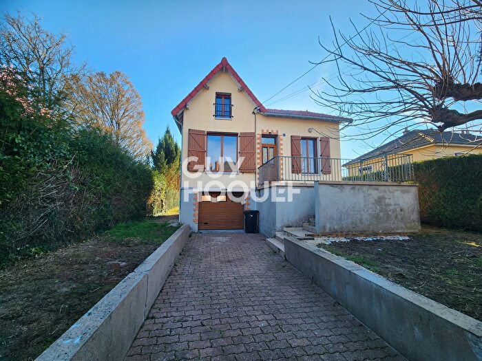 Maison à louer - Vrigny - 4 pièces - 3 chambres