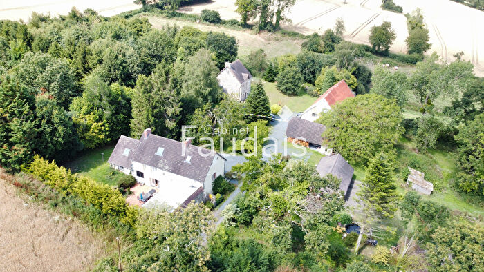 Maison 12 pièces à Feugères, à vendre
