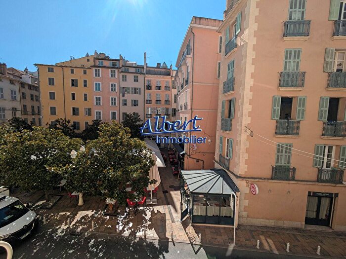 Appartement à louer - Place dArmes, Toulon - 1 pièce