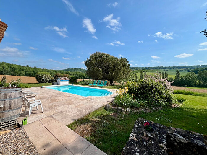 Maison à vendre - Beaugas - 8 pièces - 5 chambres