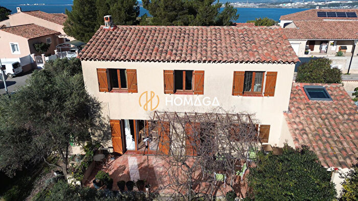 Maison à vendre - Vitrolles - 5 pièces - 4 chambres