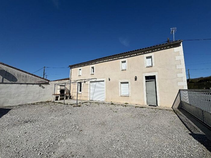 Maison 4 pièces à louer à Saint-Laurent-de-Cognac