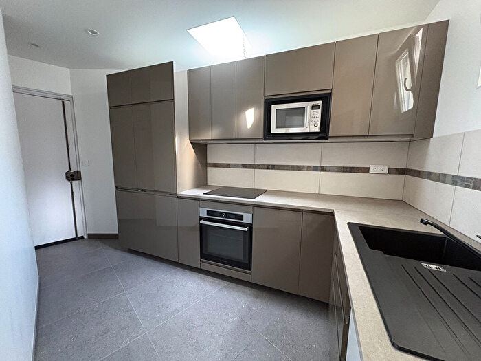 Paris 19ème, Flandre, Aubervilliers : Appartement 2 pièces à louer