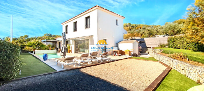 Maison à vendre - Bagnols-en-Forêt - 5 pièces - 4 chambres