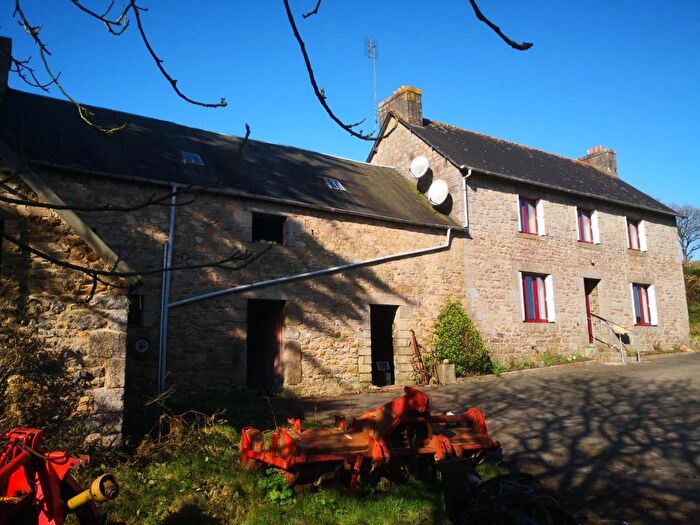 Maison 5 pièces à Saint-Servais, à vendre