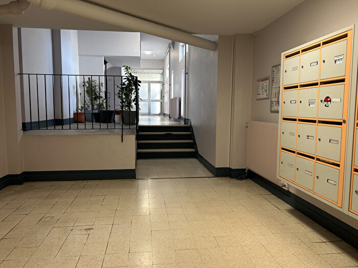 Appartement à vendre - Trappes, Centre-ville, Jaurès, Gare - 3 pièces - 2 chambres