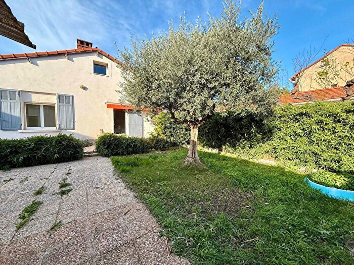 Maison à louer - Saint Jean-Saint Genies, Avignon - 4 pièces - 3 chambres