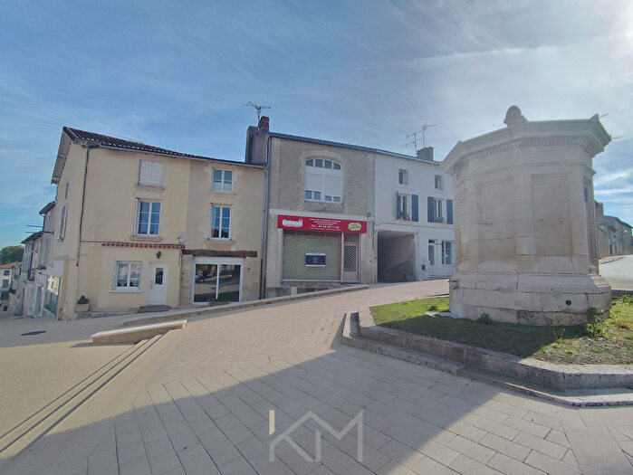 Maison à vendre - Latillé - 8 pièces - 4 chambres