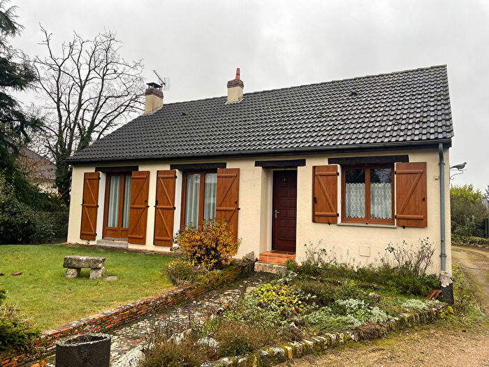 Maison à vendre - Saint-Denis-de-lHôtel - 4 pièces - 3 chambres