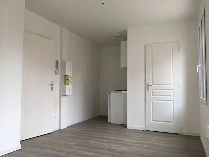Centre, Soissons : Appartement 1 pièce à louer
