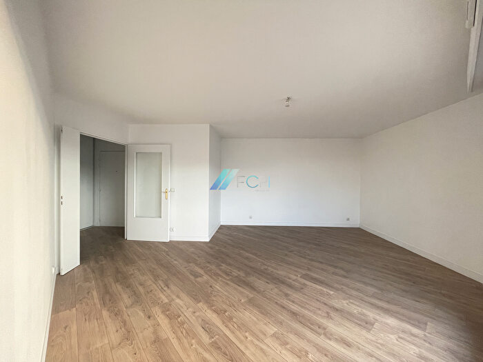 Maisons à vendre et appartements à louer - 1