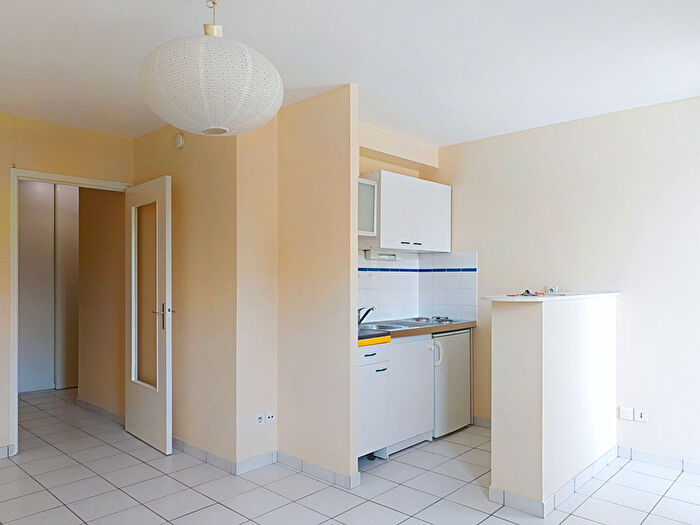 Reims, Europe, Chemin Vert : Appartement 1 pièce à louer