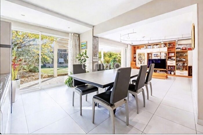 Maison à vendre - Marseille e , Saint-Jean-du-Désert - 8 pièces - 7 chambres