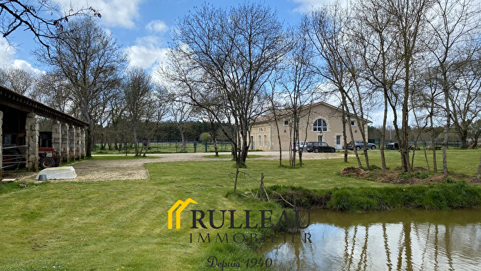 Maison à vendre - Saint-Christoly-de-Blaye - 9 pièces - 6 chambres